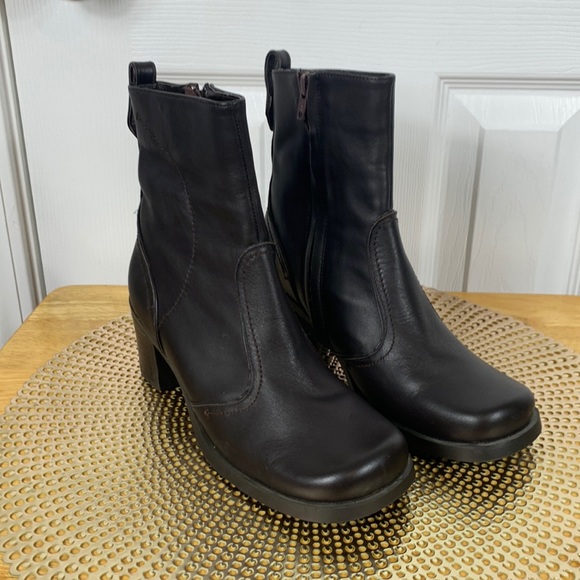 Fitzwell | Shoes | Fitzwell Brown 2 Heeled Boots Size 6m Leather Upper ...
